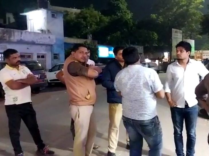 Store operator beaten up for asking to remove car, incident caught on ...