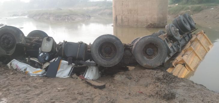 Cabin submerged in sand, accident happened while over-tracking the bus ...