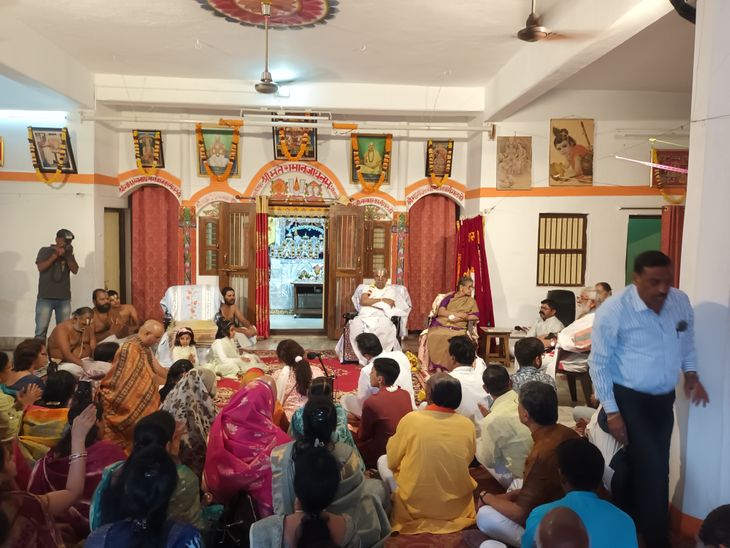 Sri Govardhan Rangacharya Swami of Sriranga Mandir Vrindavan reached ...