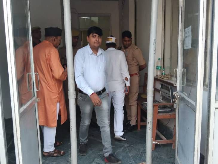 Before reaching Anjaneya, scanning will be done with metal detector ...