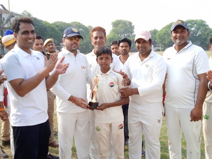 DM XI won the match, District Magistrate Gaurang Rathi scored 52 runs ...