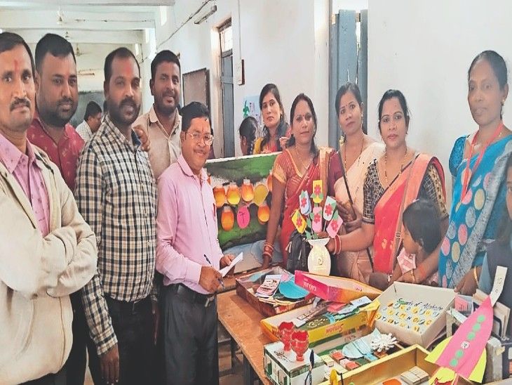 Panduka tops in making educational material from junk | कबाड़ से जुगाड़ ...
