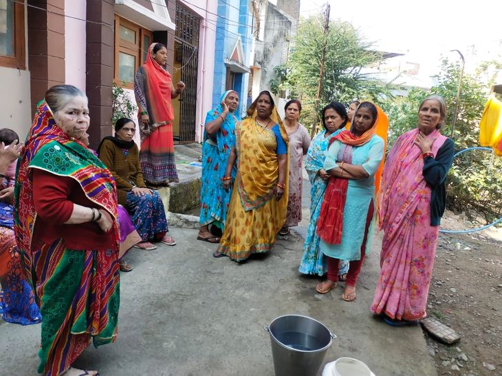Women protested, women said, if the disease spreads due to dirty water ...