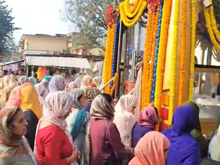 Guru festival begins with monolithic text in Paonta, Gurdwara decorated ...