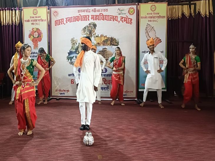 In the speech competition Pragya Sahu got first, Prince Sen got second ...