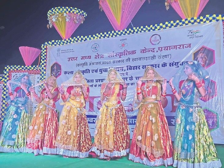 Rainbow program decorated with folk songs and folk dances from ...