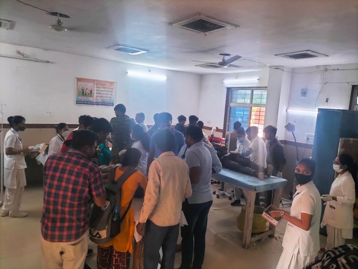 MP Datia Road Accident; 25 Injured, 4 Critical As Bus Overturned ...