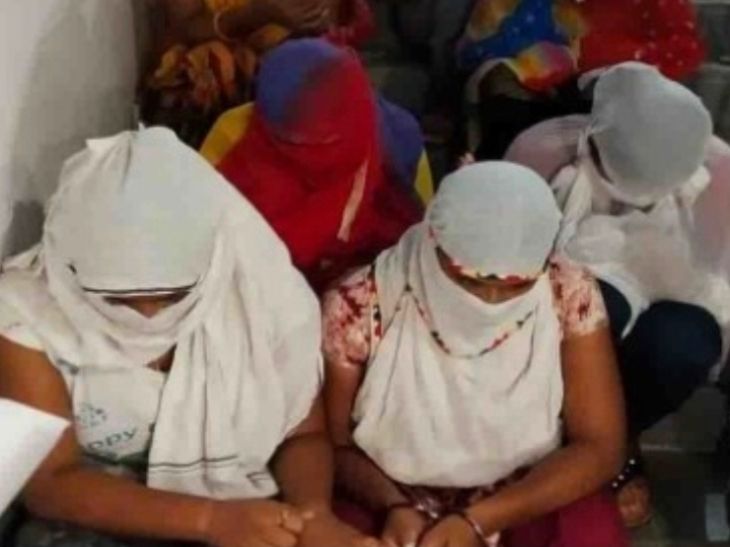 2 pimps were also arrested along with 4 women, all were sent to jail ...