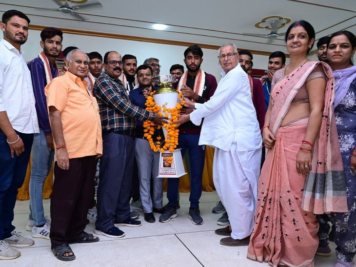 Jain Adarsh PG College won gold medal in Kabaddi, welcomed on reaching ...