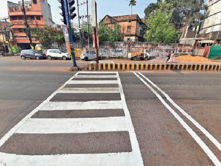 The zebra crossing was made in the middle of the dividers and the lines ...