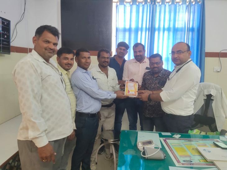 The youth of Teli Samaj are motivating people to donate blood for the ...