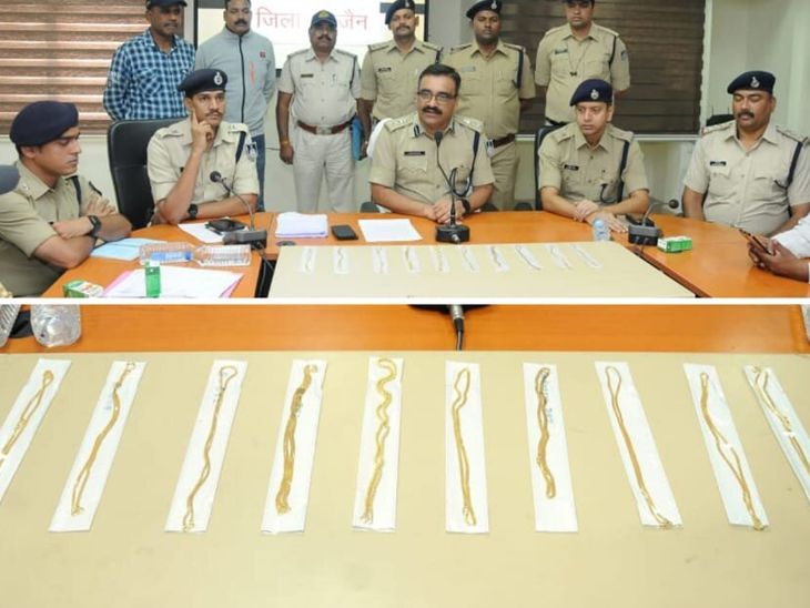 Used to come from Indore to Ujjain and Badnagar to execute the incident ...