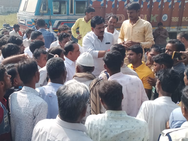 Alot MLA Manoj Chawla was accused of looting urea by opening a ...