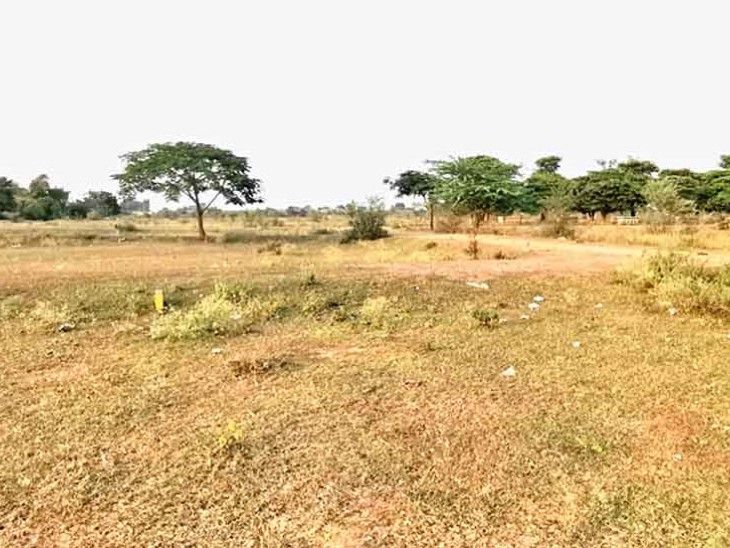 He took 10 lakh rupees by writing a deal for 0.25 hectare land, sold ...