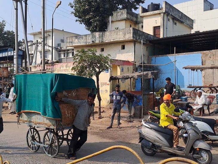 Encroachment removal campaign from Meghnagar naka to bus stand; Auto ...
