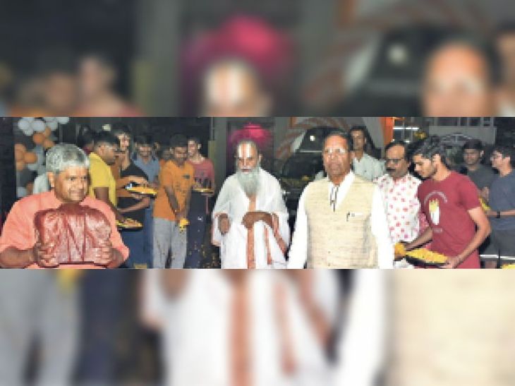 Jhalaria Peethadhipati Ghanshyamacharya Maharaj reached Kota, welcomed ...