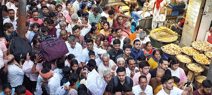 The influx of devotees arrived amidst chaos for darshan on Sunday ...
