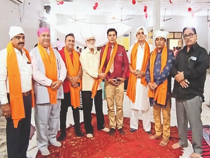Khatri Sabha honored the members of Dharma Raksha Seva Manch for social ...