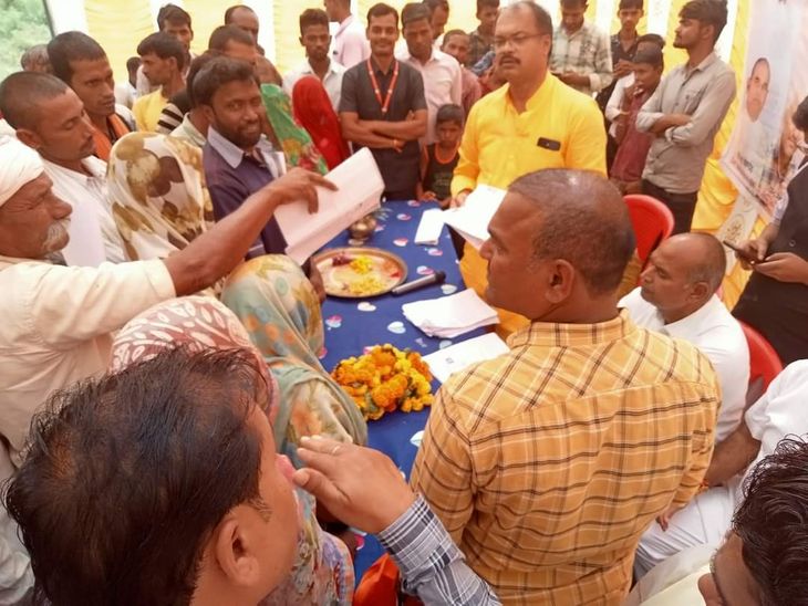 MLA Shardendu Tiwari, who is setting up Jan Chaupal, organized a ...