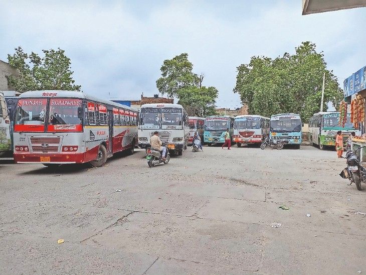 Roadways buses did not run even for the third day in front of the ...