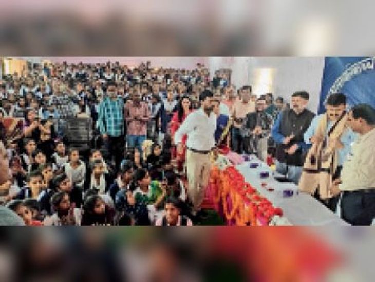 The audience rejoiced at the performance of Ju Baje Gaura, Katah Gel ...