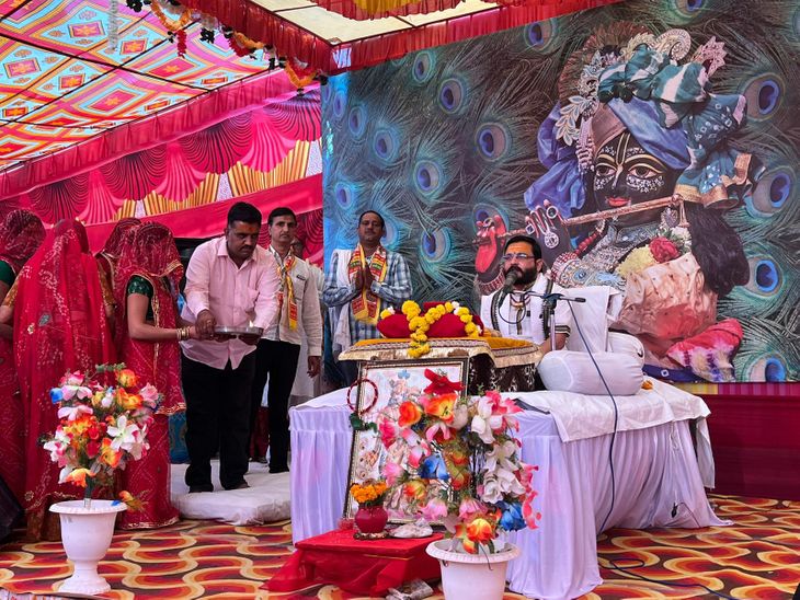 Women took out the Kalash Yatra, told the importance of Bhagwat on the first day | श्रीमद्भागवत ...