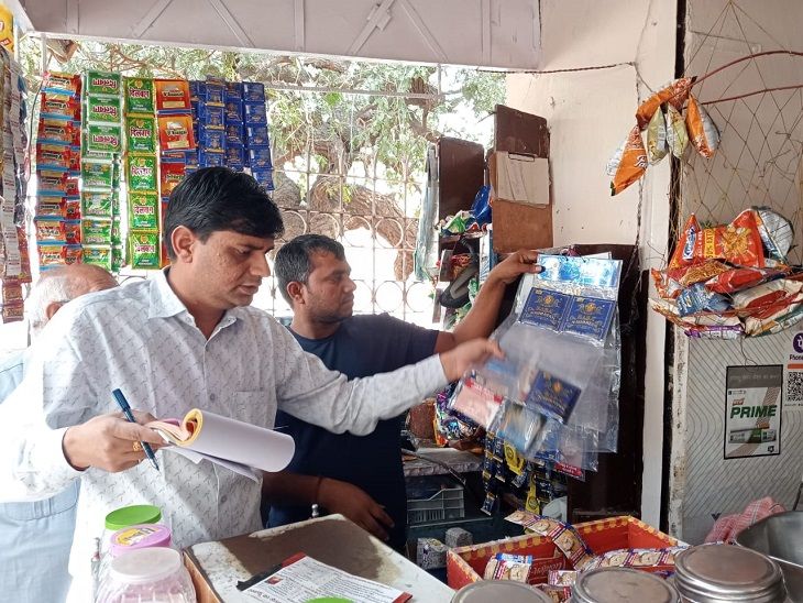 Medical team inspected more than one and a half dozen booths, also cut ...