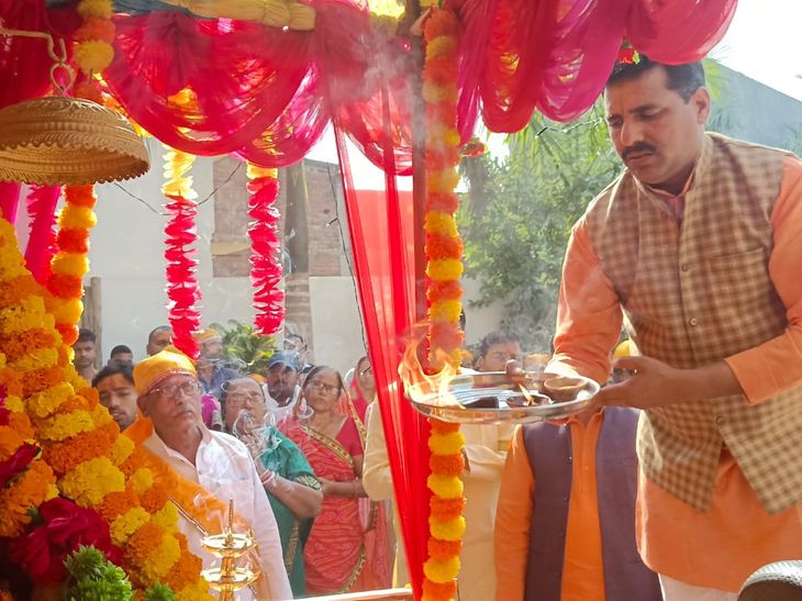 Thousands of people took Prasad in Bhandara, BJP leader distributed ...