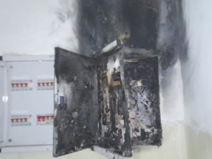 Fire broke out due to short circuit in the electric panel, buckets were ...