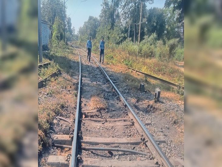 The team reaches before the goods train near the checkpost of Balco ...