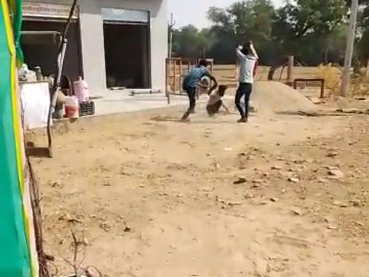 rajasthan barmer dhorimana viral video, Two youths beat up brothers ...