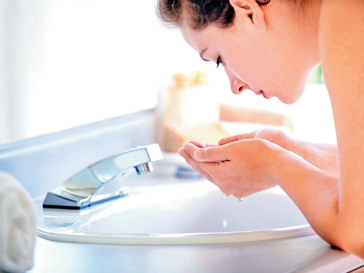 Washing the face removes dirt and makes the skin glow. But doing this ...