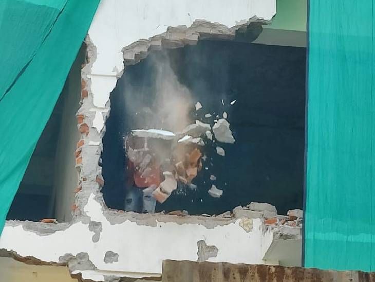 work was stopped after the court's intervention, the SP leader built ...