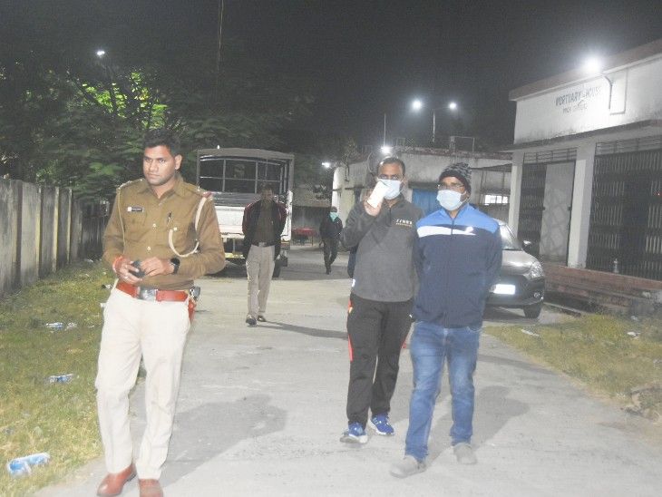 Shamim Ansari got 2-2 bullets to one and three | शमीम अंसारी के सिर पर ...