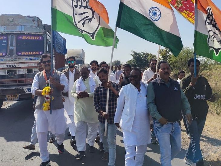 Bharat Jodo Upyatra enters Badnawar Assembly Constituency, received by ...