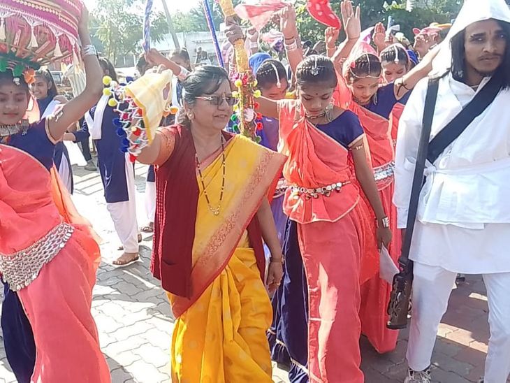 Manawar Vidhan Sabha reached a grand welcome on reaching Singhana, MP ...