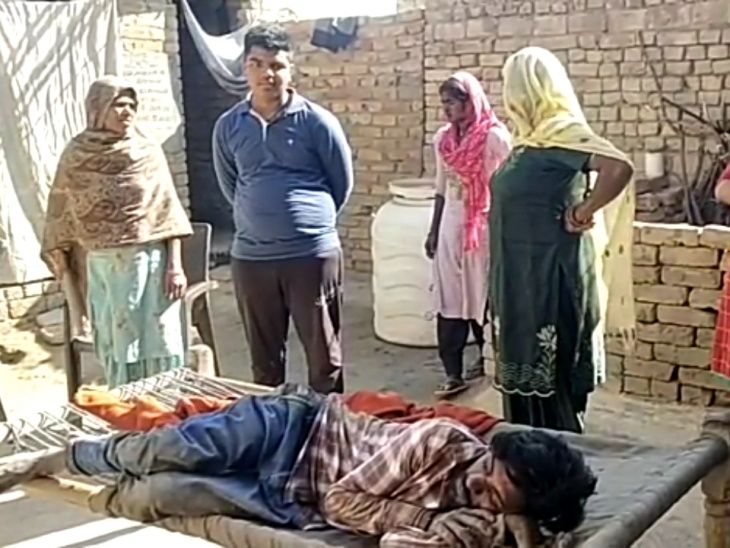 Mobile phone snatched after beating a young man in Hanumangarh