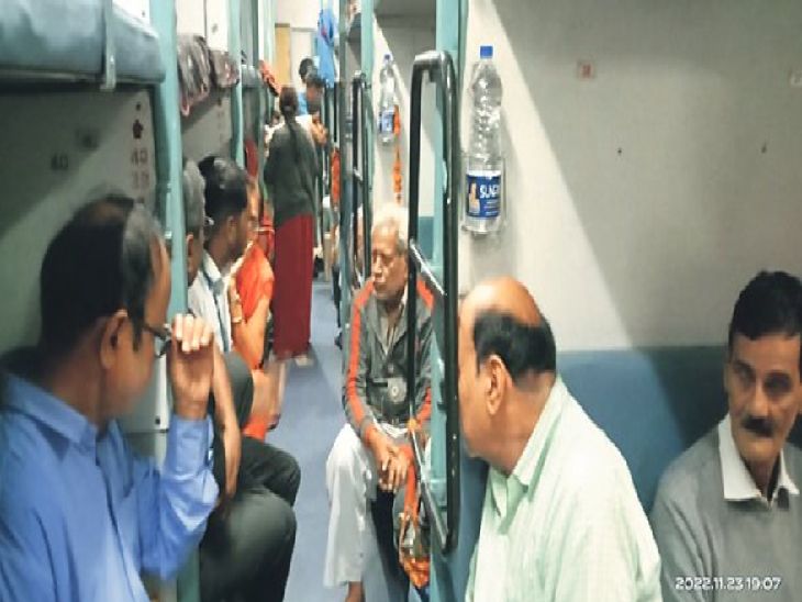 Railways sealed pantry after getting cylinder in pilgrimage train, 966 ...