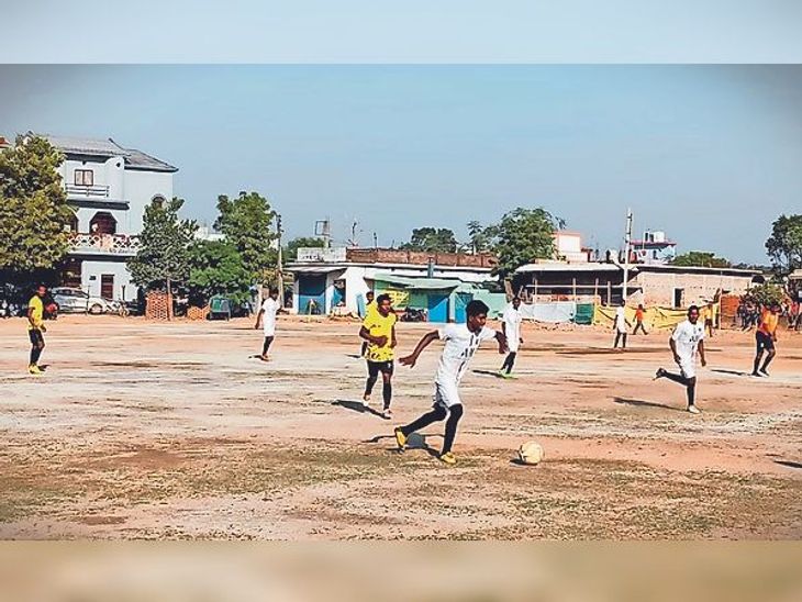 Korba Club beat Belpahar 4-0 | फुटबॉल स्पर्धा: कोरबा क्लब ने बेलपहाड़ ...