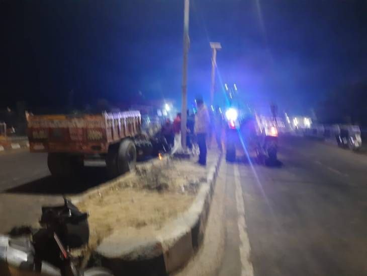 Accident on Rewa-Prayagraj road: A farmer died due to overturning of a tractor-trolley, the ...