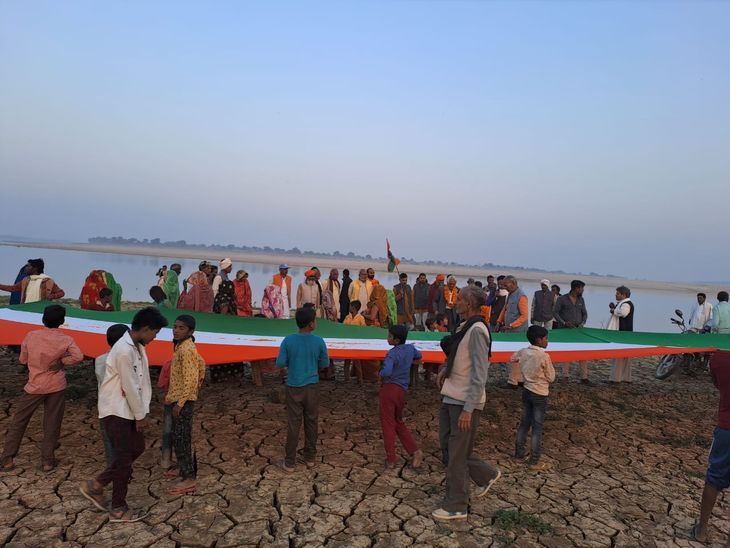 Heroes of Chambal were remembered on the banks of Panchnad in Etawah ...