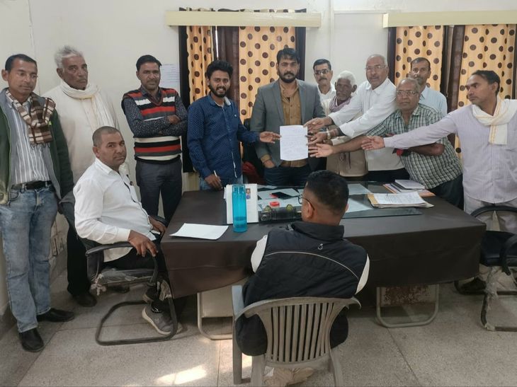 Expressed anger after reaching discom office, said-three phase ...