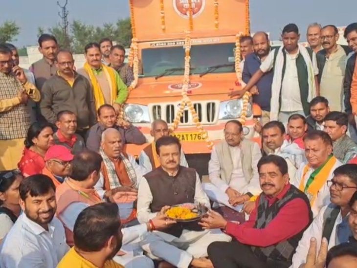 MP Dr. Manoj Rajoria left the chariot after worshiping | जन आक्रोश ...