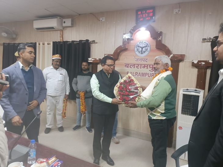 DM-SP honored by giving memento, said- performed the duties by being ...