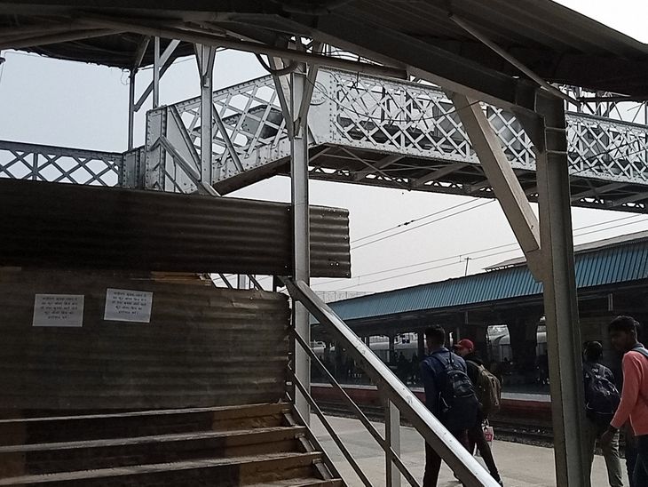 Traffic will be through automatic ladder and new bridge, came into ...