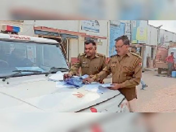 Due to damage, the truck was going to Kota by keeping the roller in the ...