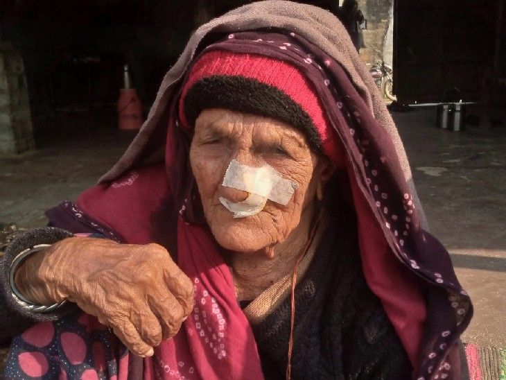 Entered the house by jumping over the wall in the middle of the night ...