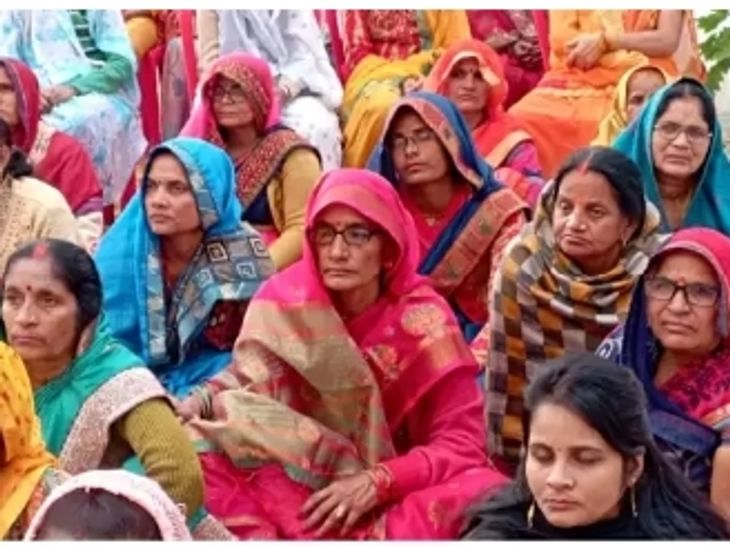 Shrimad Bhagwat Katha organized in Maharajganj of Rae Bareli On the ...