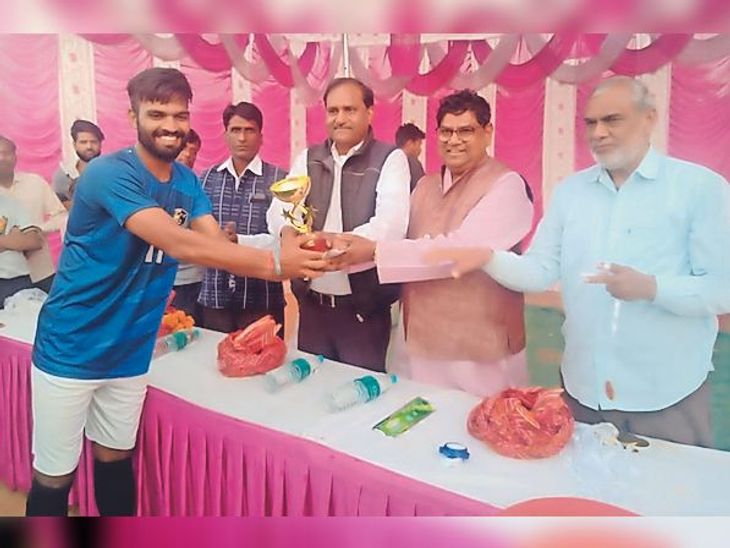 Mantown Club won the final match of football by defeating Cement ...