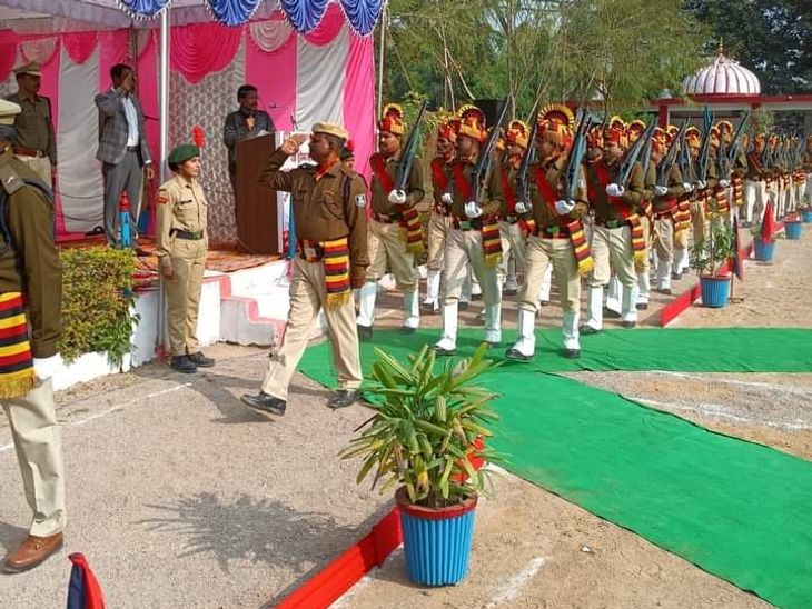 SDRF soldiers were honored by giving insignia, Collector inspected the ...